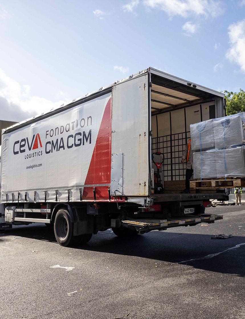 The CMA CGM Foundation mobilizes 420 trucks to transport 54,000 pieces ...